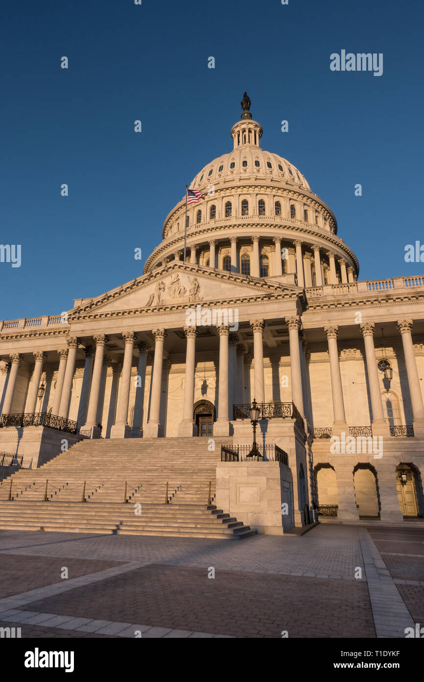 Early morning government building hi-res stock photography and images ...