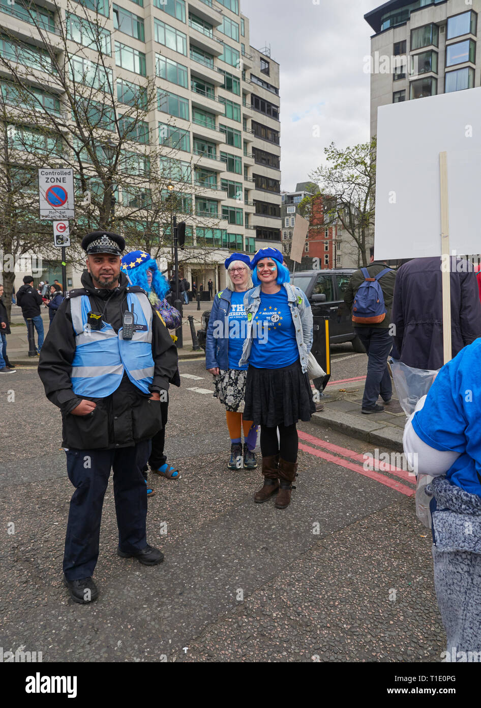 Friendly british policeman hi-res stock photography and images - Alamy