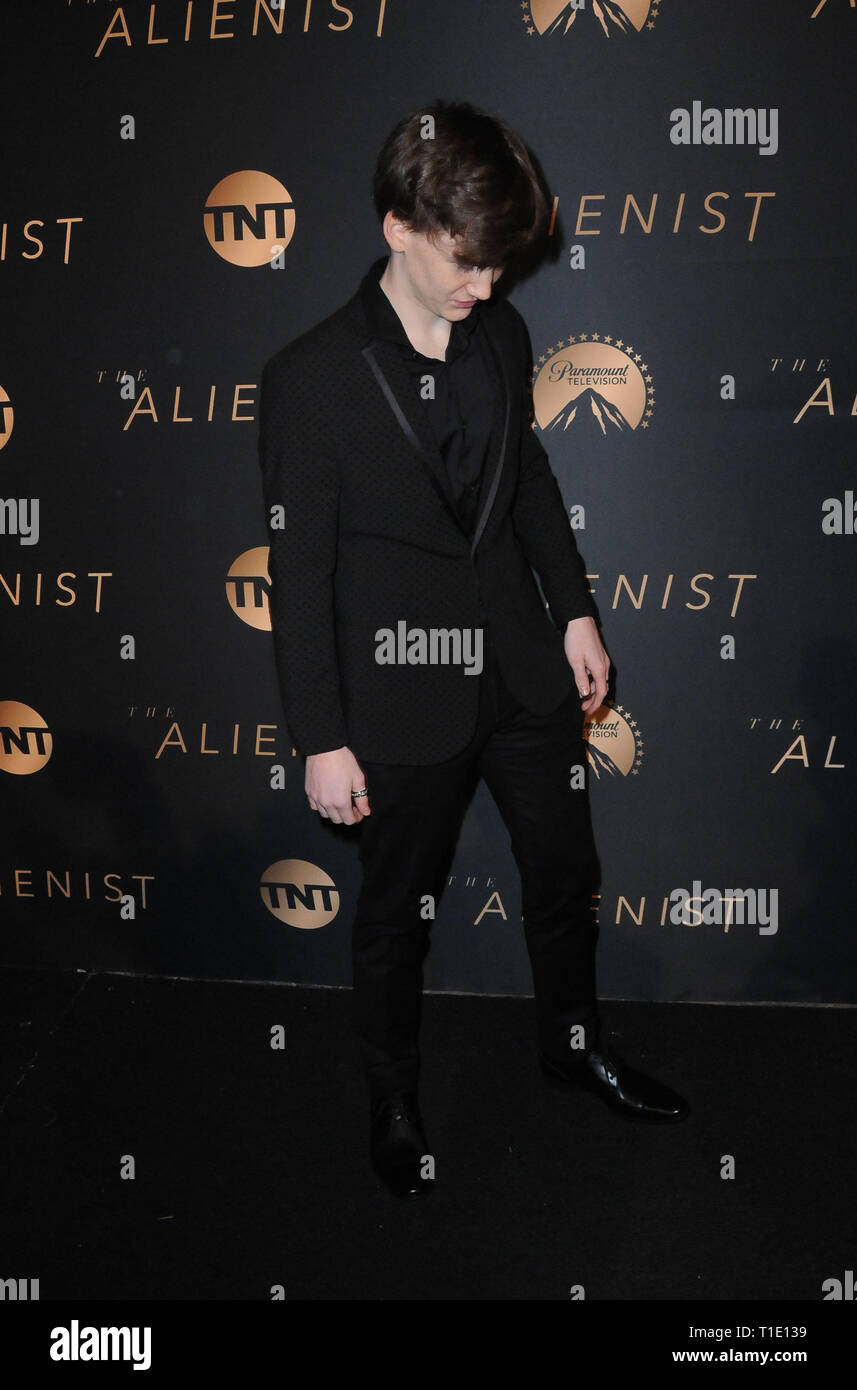 LOS ANGELES, CA - JANUARY 11: Actor Matt Lintz attends the Premiere of ...