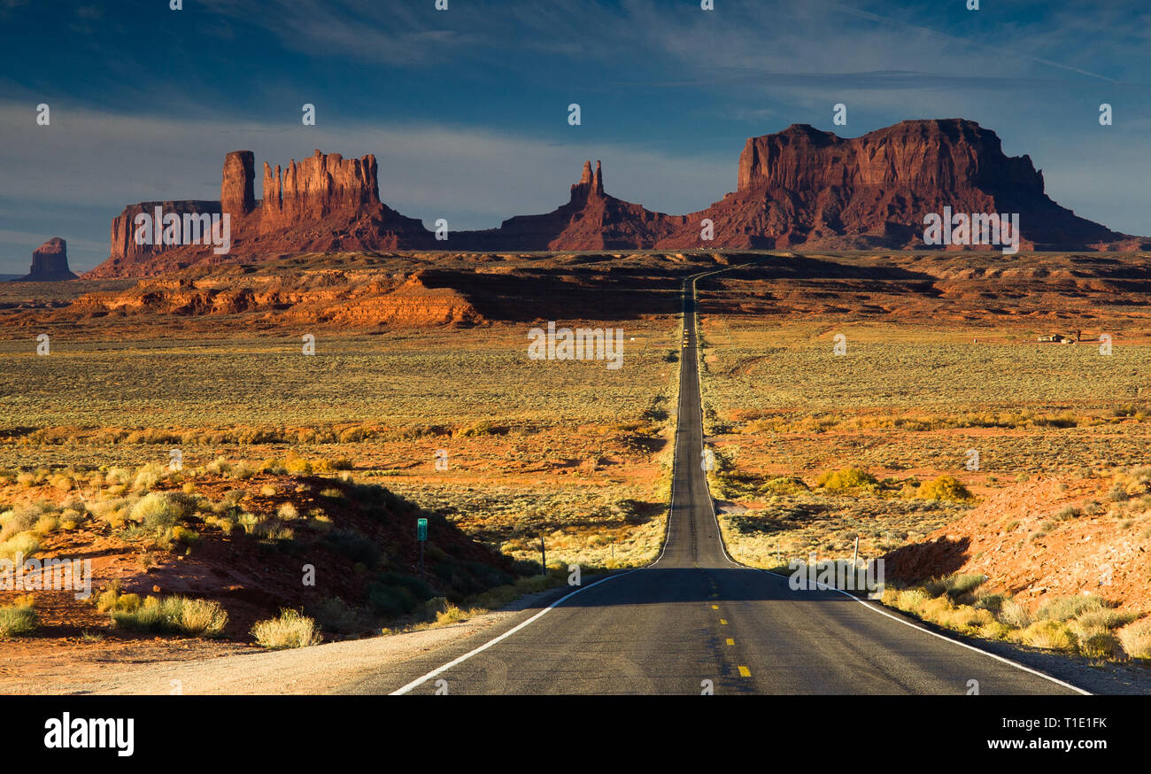 The road to Monument Valley Stock Photo - Alamy