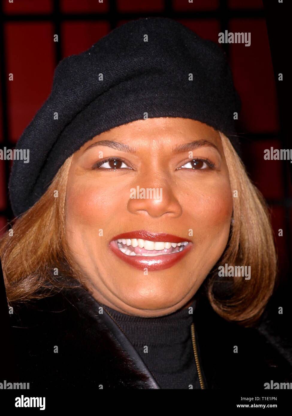 QUEEN LATIFAH 2003 BLOOMINGDALE'S AND QUEEN LATIFAH UNVEIL A WINDOW ...