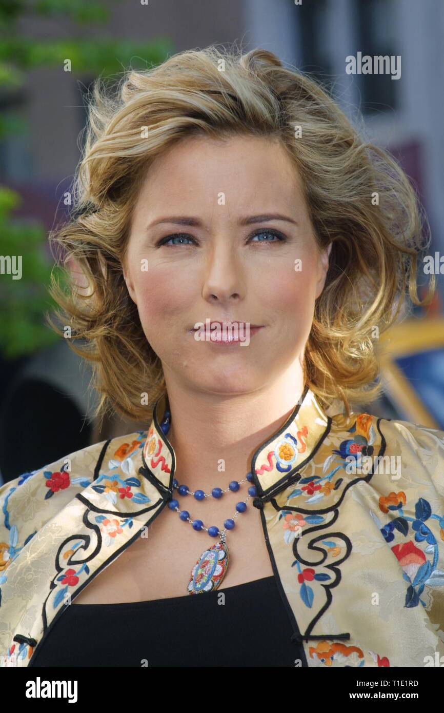 Tia Leoni 2002 PREMIERE OF "HOLLYWOOD ENDING" HELD AT THE CHELSEA WEST ...