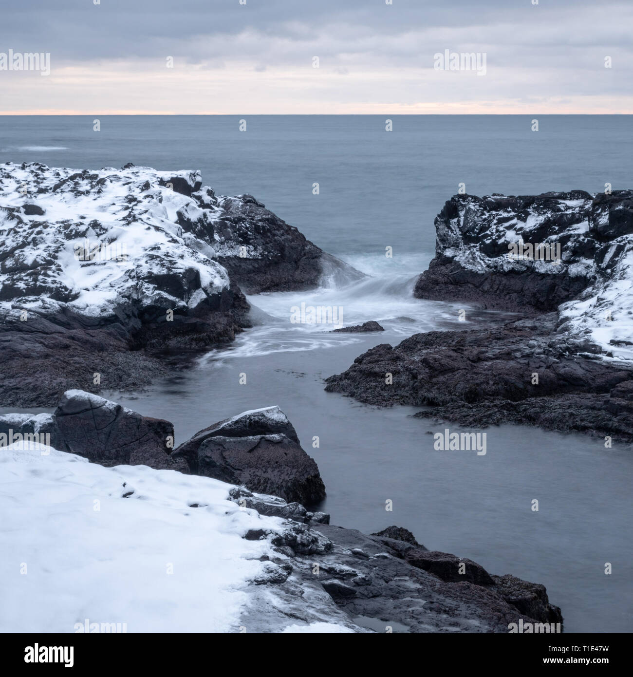 Iceland wave hi-res stock photography and images - Alamy