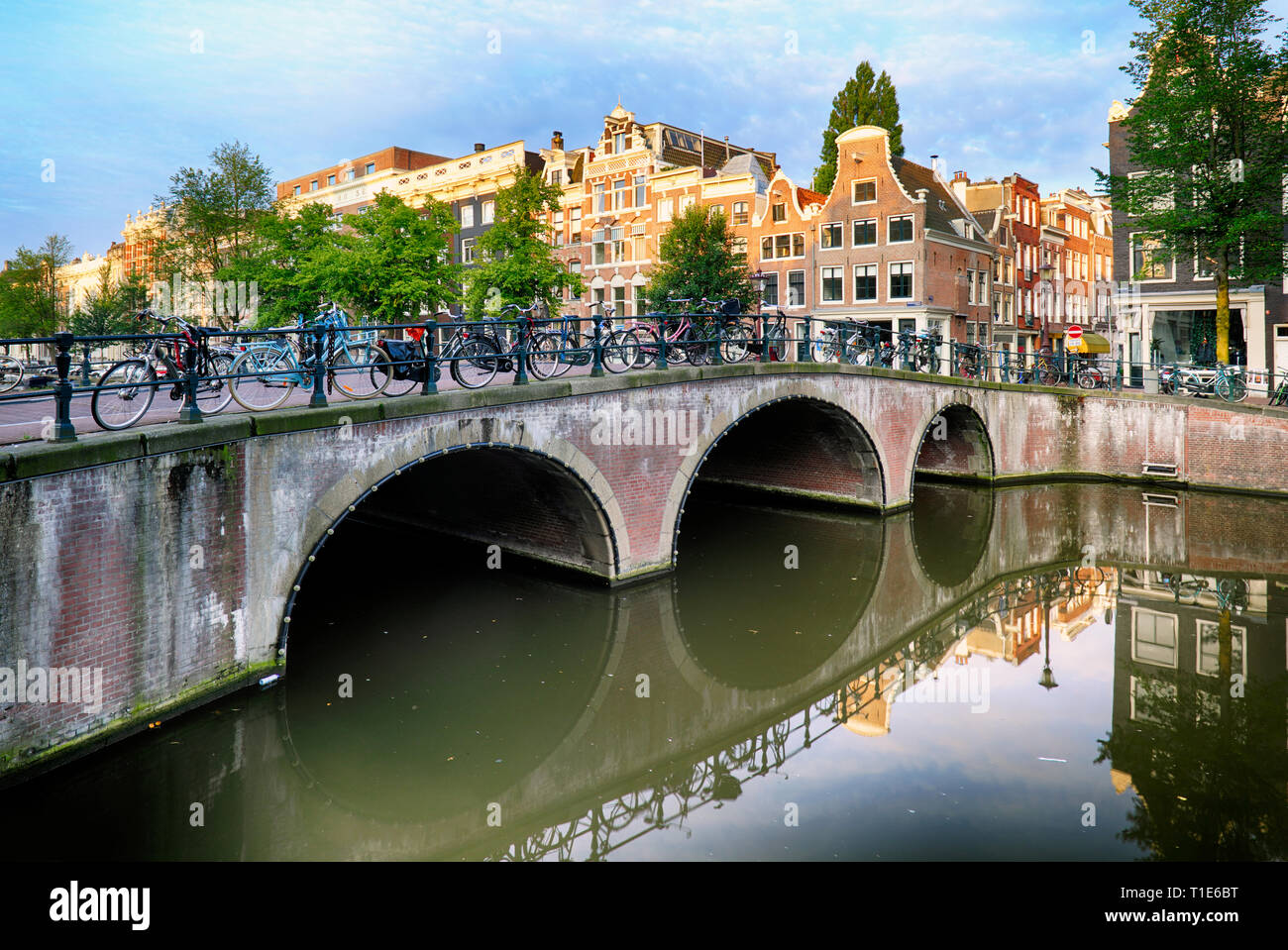 Old canals in amsterdam hi-res stock photography and images - Alamy