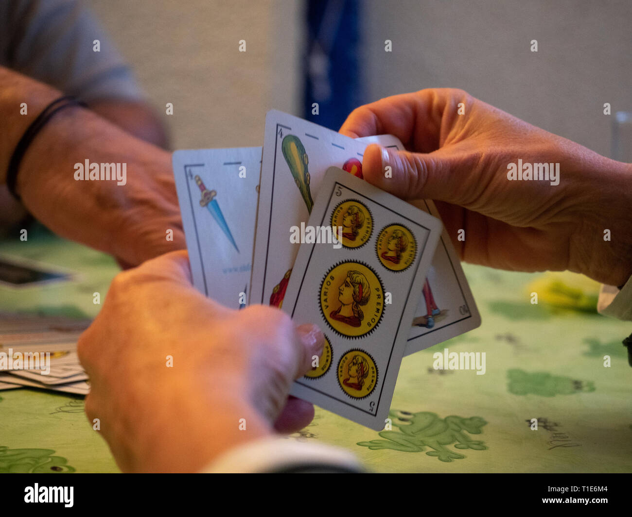 Vintage playing cards pack hi-res stock photography and images - Alamy