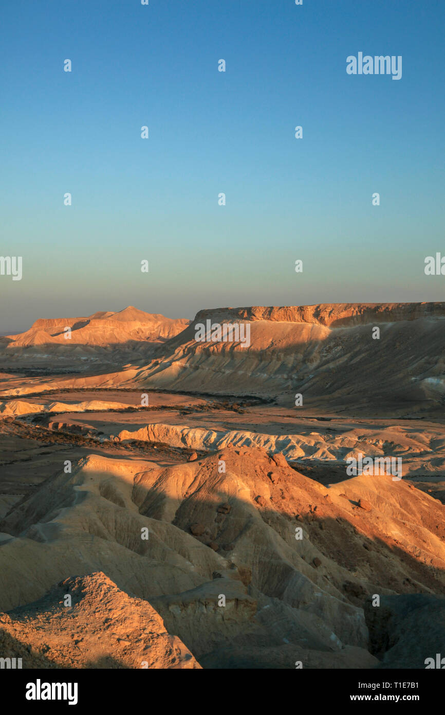 Wilderness landscapes hi-res stock photography and images - Alamy