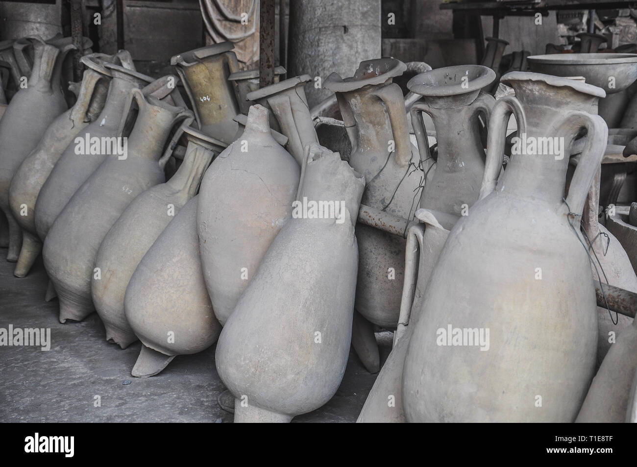 Ancient Roman amphorae Stock Photo - Alamy
