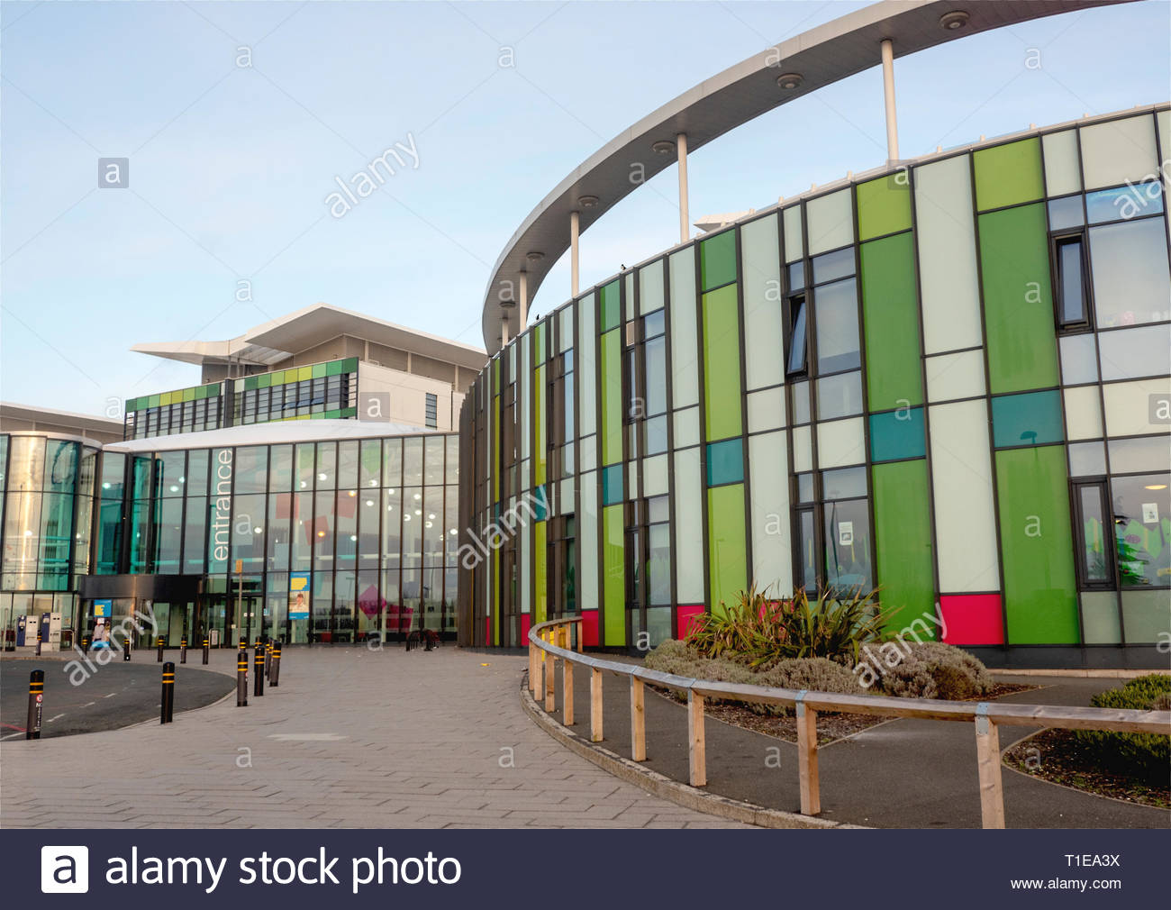 Nhs Hospital Clinic Entrance Stock Photos & Nhs Hospital Clinic ...