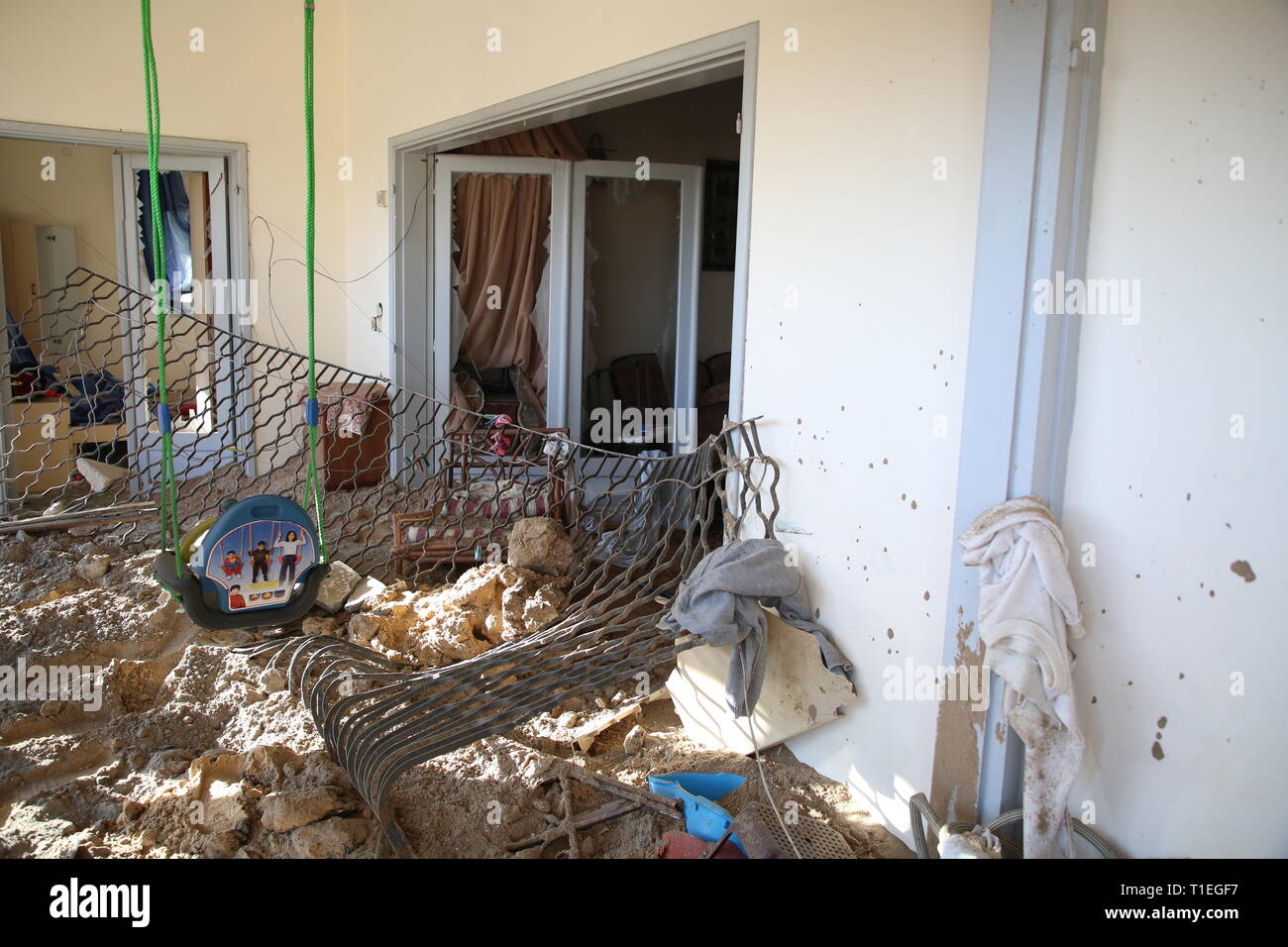 Gaza City, The Gaza Strip, Palestine. 26th Mar, 2019. Damages in houses ...