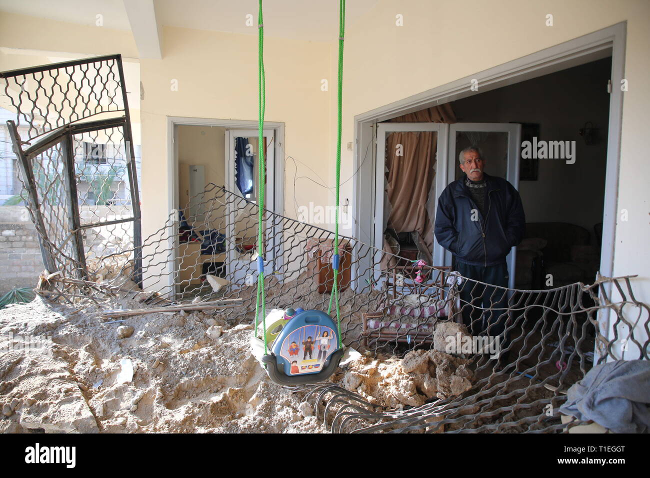 Gaza City, The Gaza Strip, Palestine. 26th Mar, 2019. Damages in houses ...