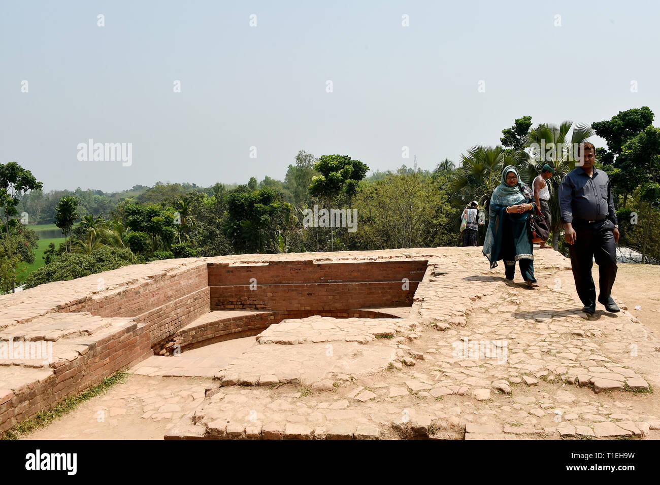 Bangladesh mahasthangarh one earliest urban hi-res stock photography ...