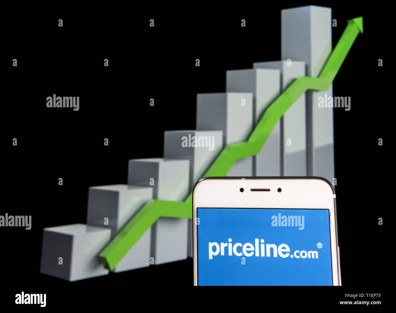 Priceline logo hi-res stock photography and images - Alamy