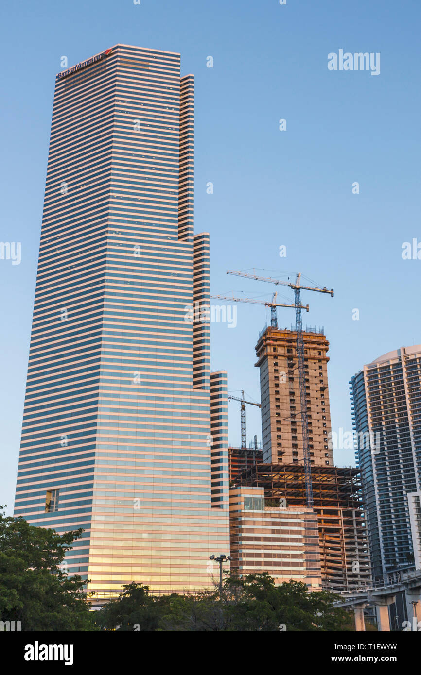 Modern architecture1987 hi-res stock photography and images - Alamy