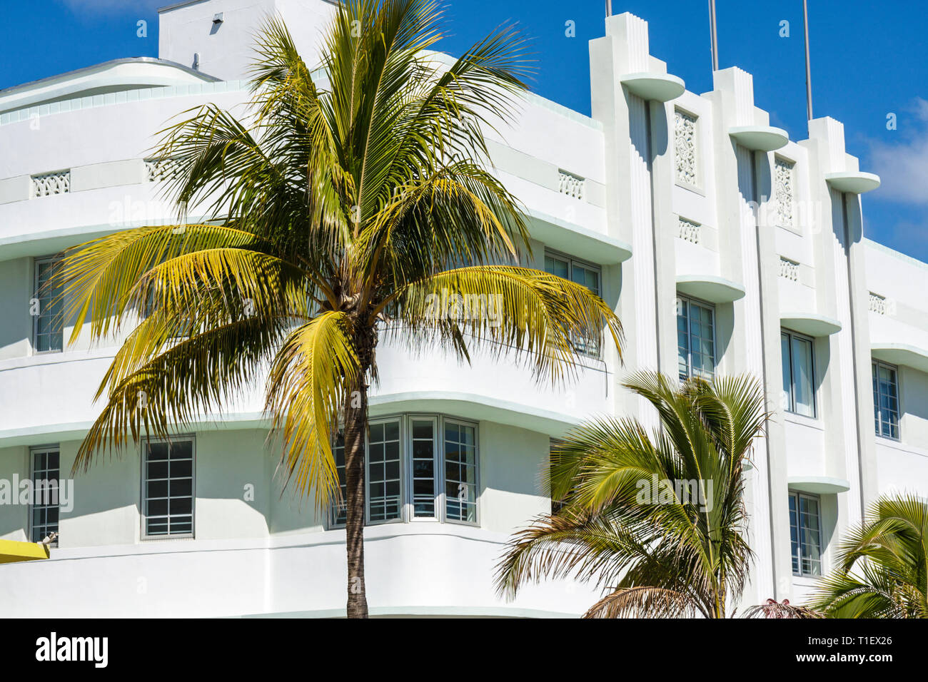 Curved building detail hi-res stock photography and images - Alamy