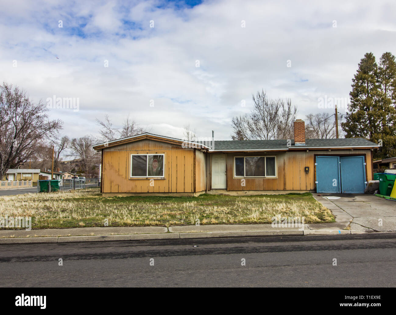 Closed abandoned vacant empty disrepair hi-res stock photography and images - Alamy