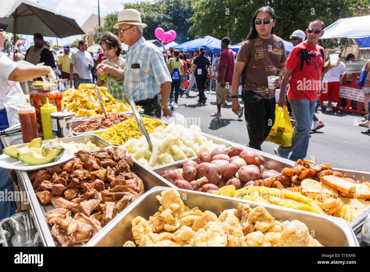 Vendors tray hi-res stock photography and images - Alamy