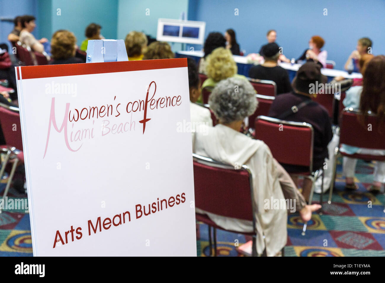 Female with audience hi-res stock photography and images - Alamy