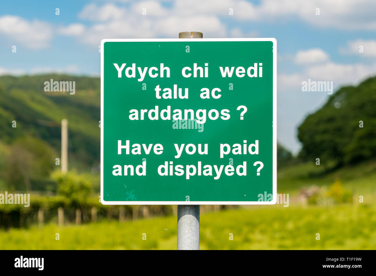 Road Sign In Welsh English High Resolution Stock Photography and Images ...