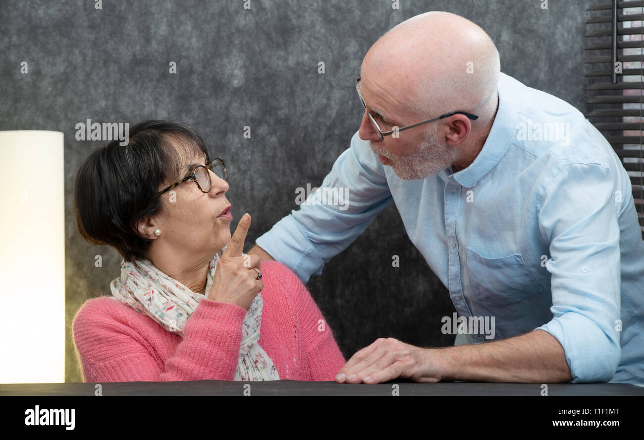 Elderly seniors couple angry hi-res stock photography and images - Alamy
