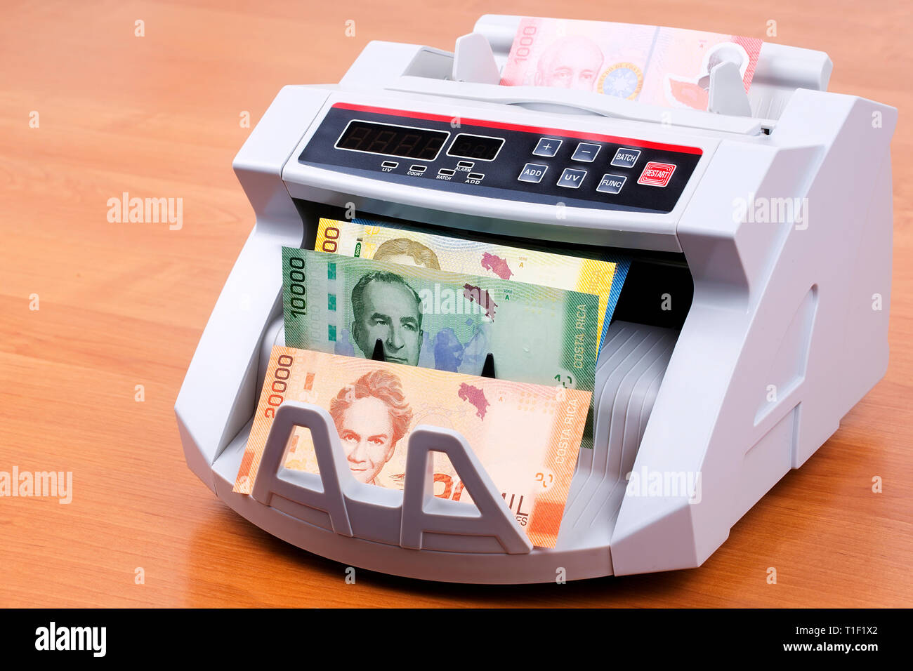 Costa Rican Colon in a counting machine Stock Photo - Alamy