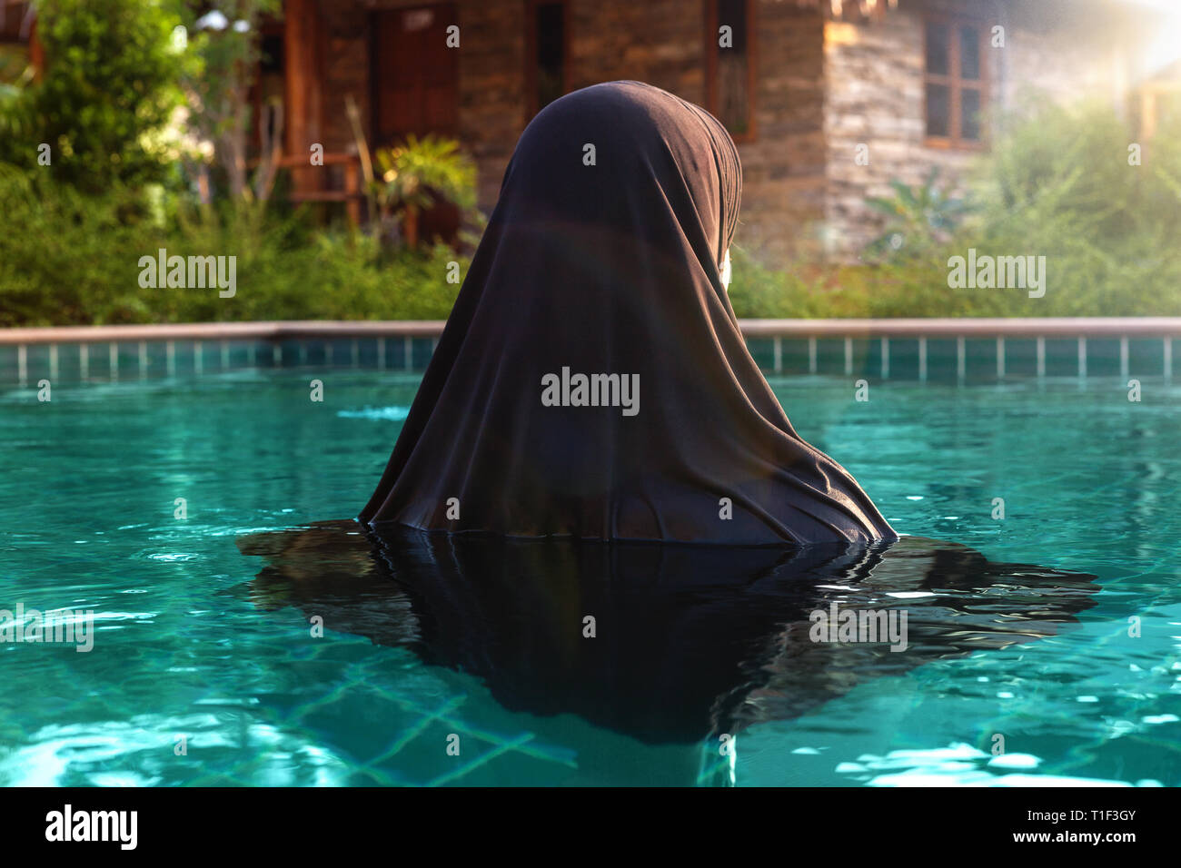 Muslim Woman Swimming High Resolution Stock Photography and Images - Alamy