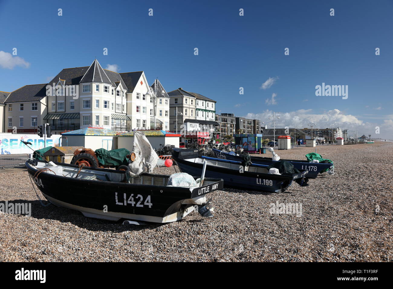 Fishing boats on Bognor Regis beach Stock Photo - Alamy