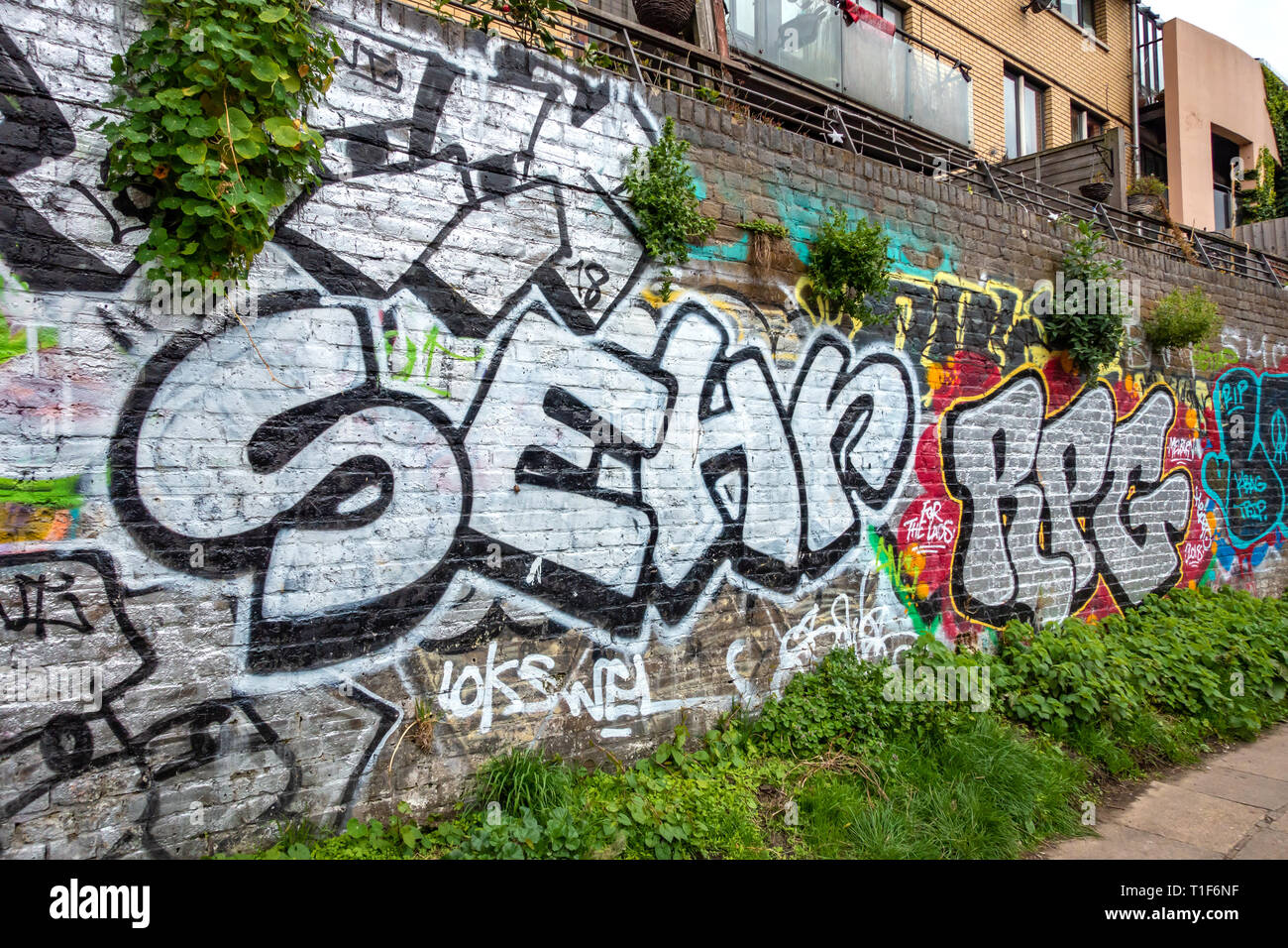 Contemporary Graffiti Street art on large wall Stock Photo - Alamy