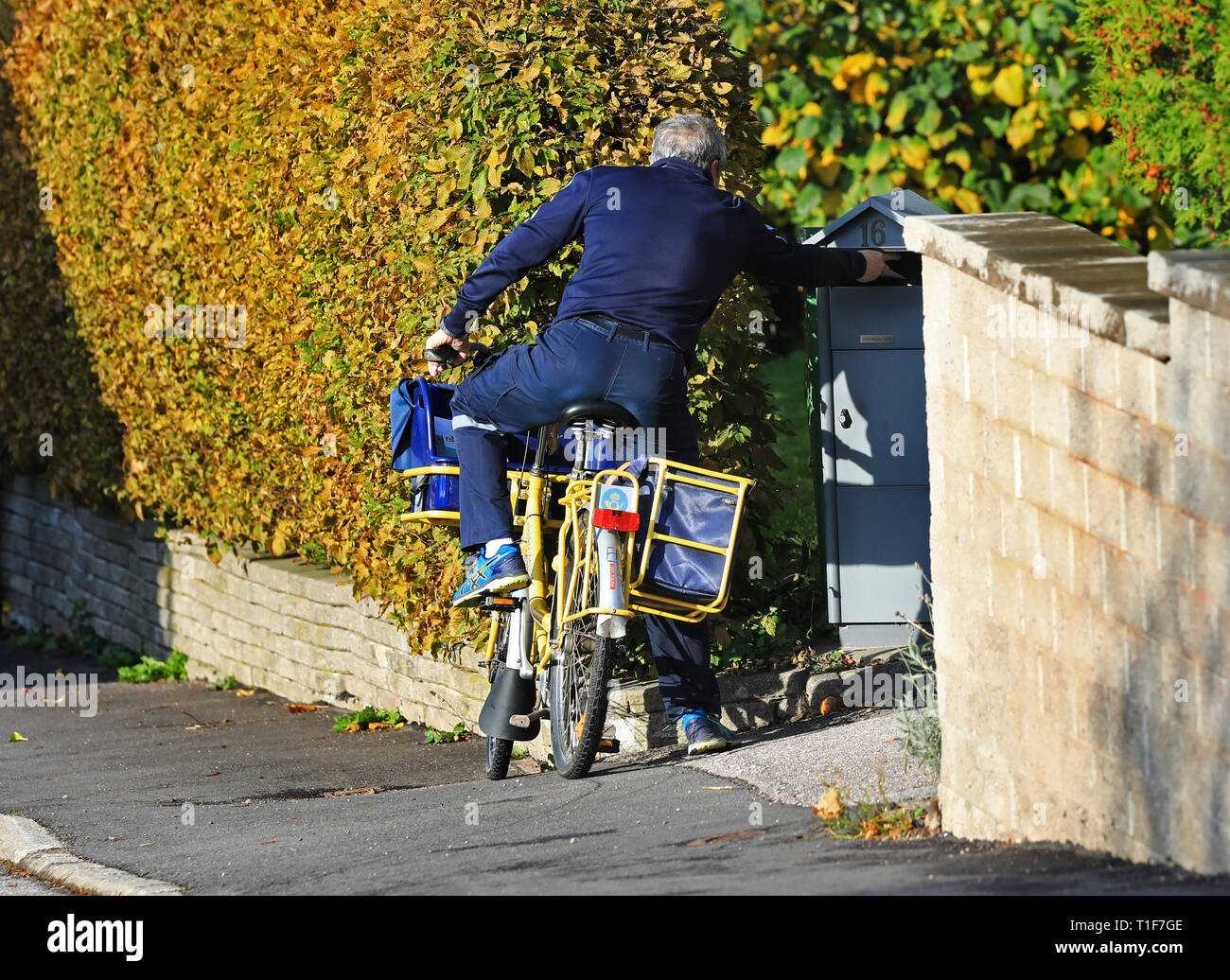 Letter carrier bicycle hi-res stock photography and images - Alamy