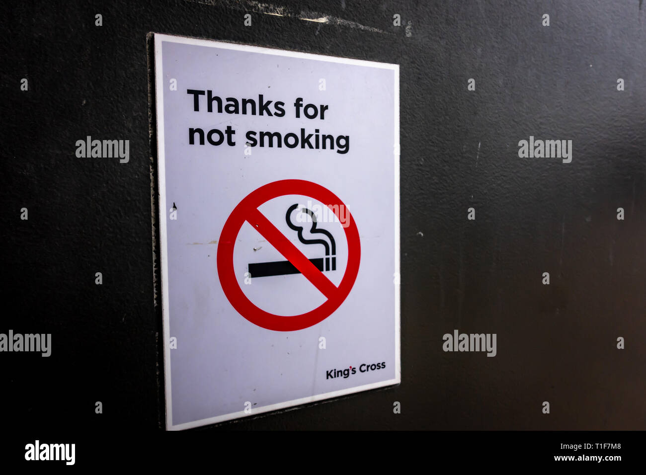 Graphic vector no smoking sign hi-res stock photography and images - Alamy