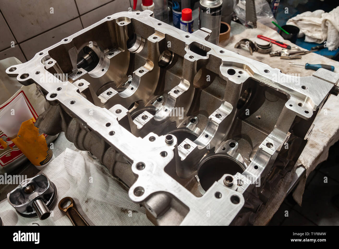 Dissembled car hi-res stock photography and images - Alamy