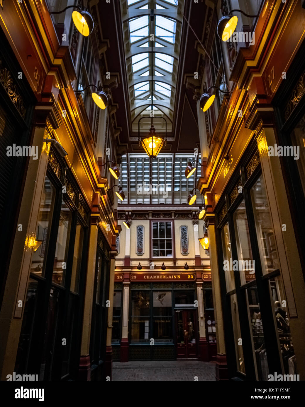 Leadenhall market night city hi-res stock photography and images - Alamy