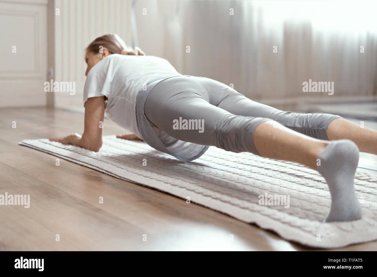 Plank position hi-res stock photography and images - Alamy