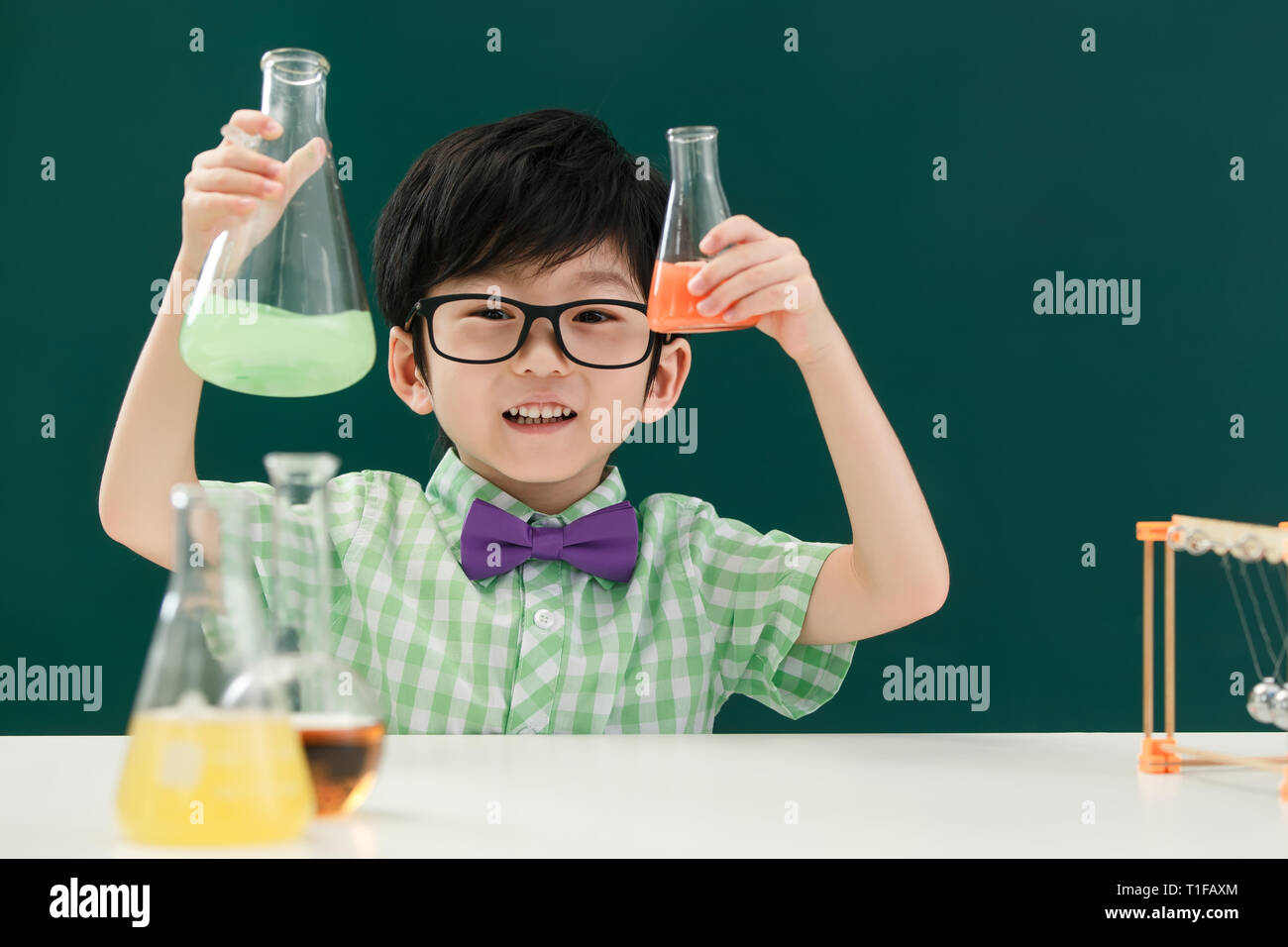 Chemistry class, indian hi-res stock photography and images - Alamy