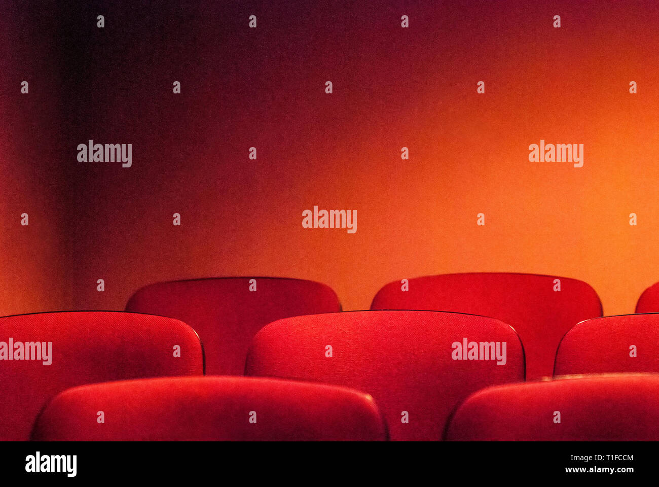 Empty theatre seats hi-res stock photography and images - Alamy