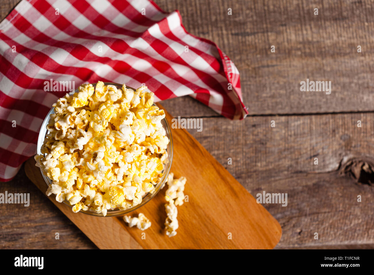 A bowl of popcorn on tablecloth Stock Photo - Alamy
