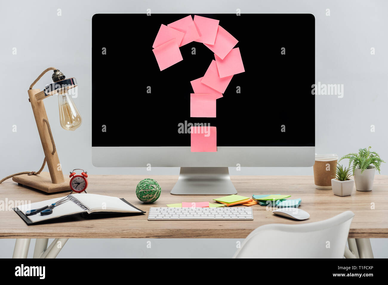 Computer on desk sticky notes hi-res stock photography and images - Alamy