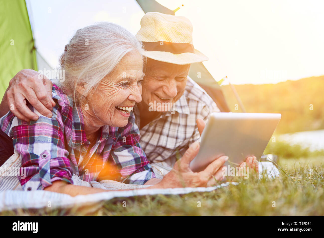 Seniors camping hi-res stock photography and images - Alamy