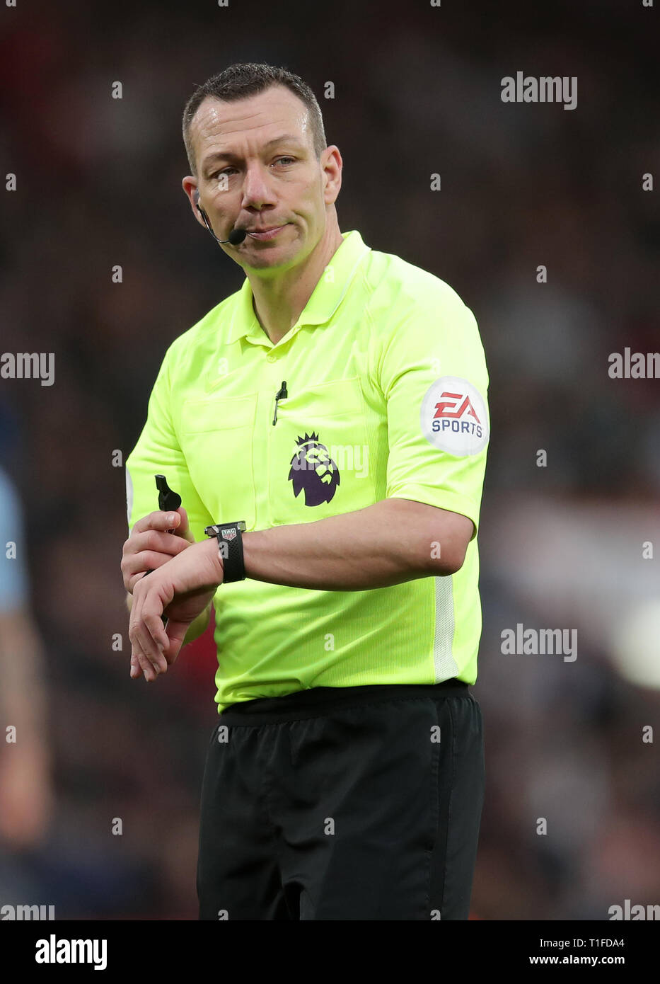 Match referee Kevin Friend Stock Photo - Alamy