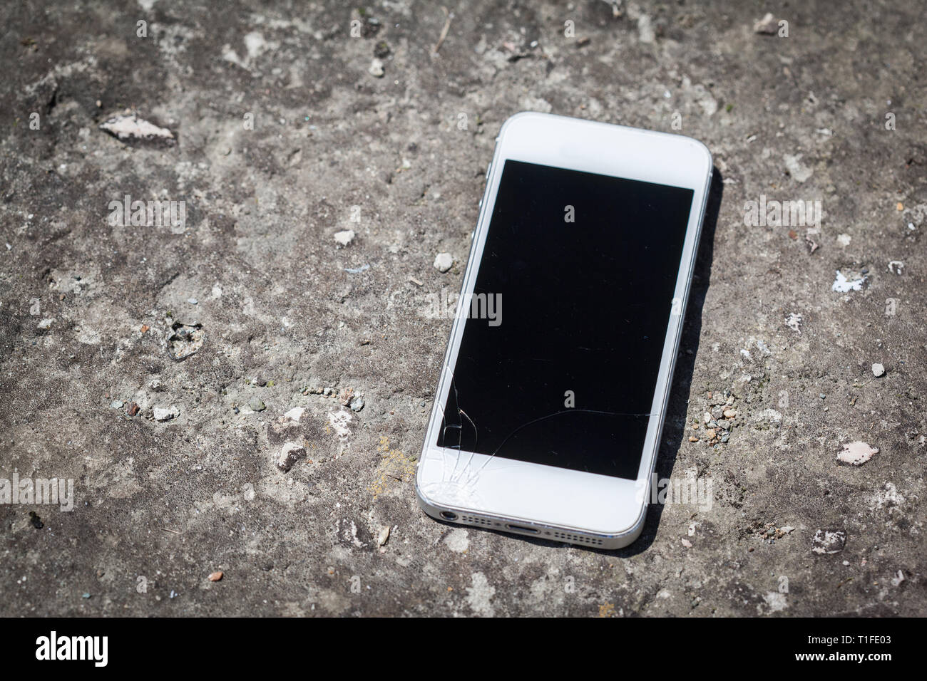 Smartphone drop to the floor and screen damage Stock Photo - Alamy