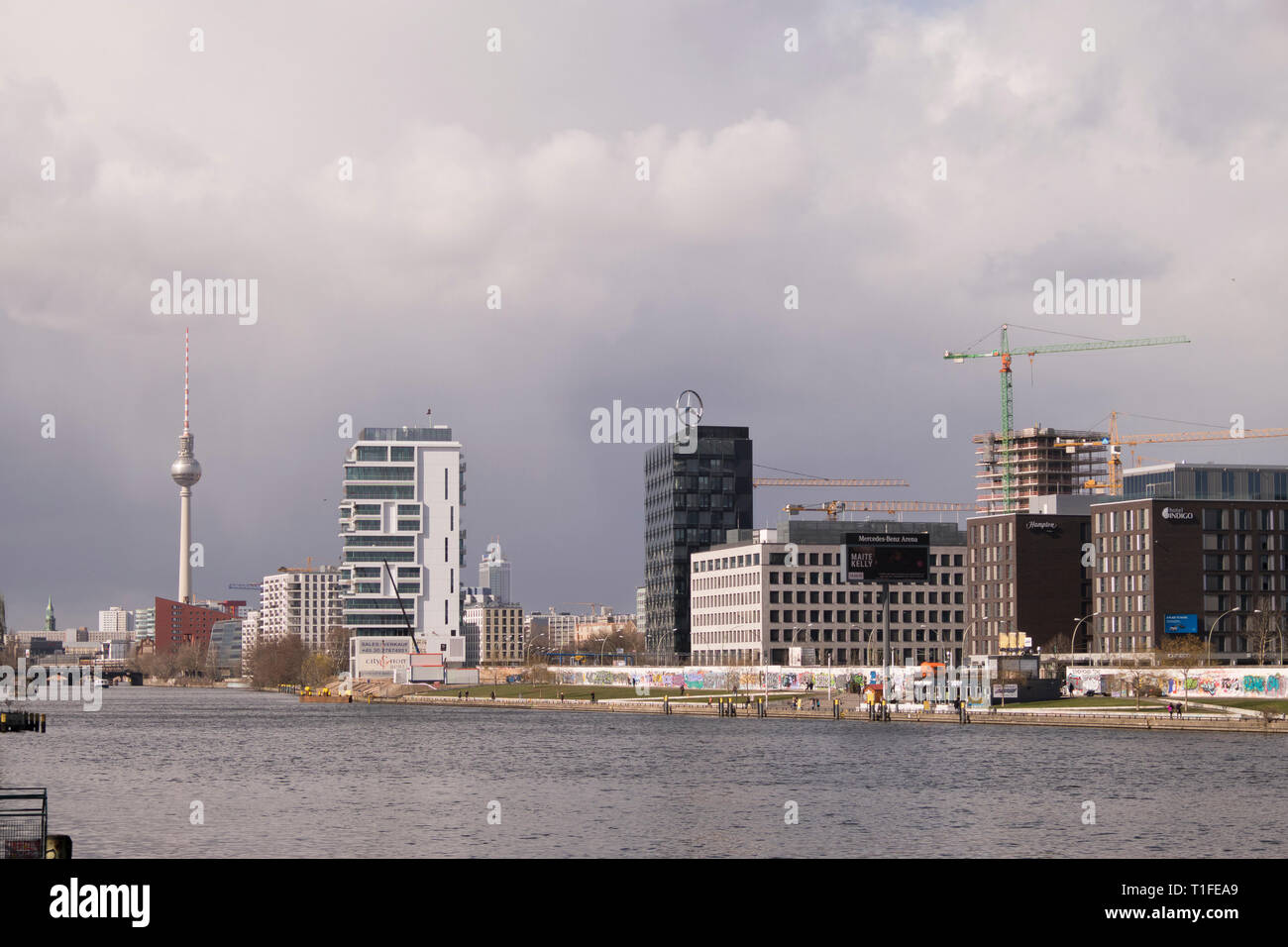 Berlin wall spree river hi-res stock photography and images - Alamy