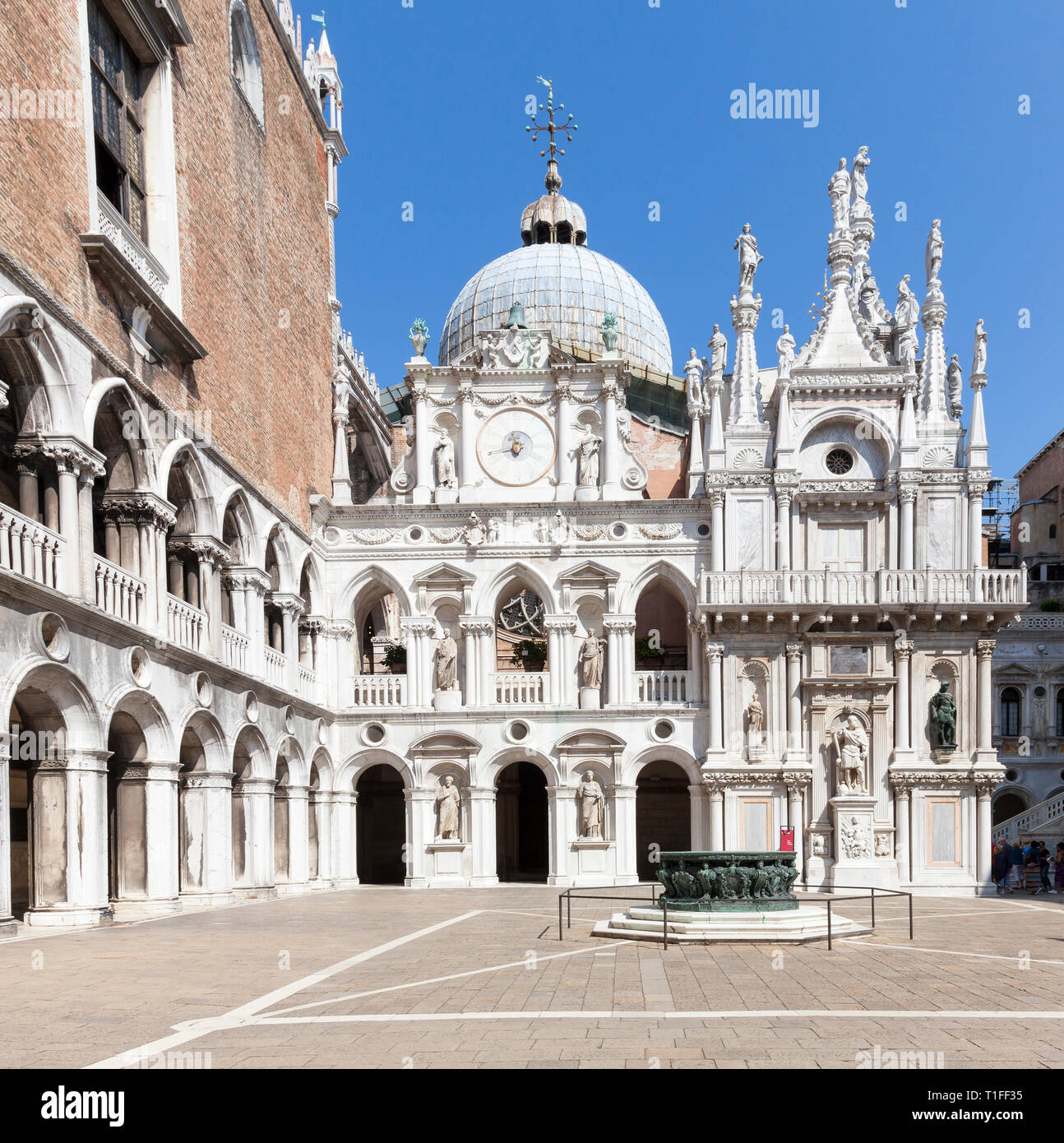 Palazzo ducale interior hi-res stock photography and images - Alamy