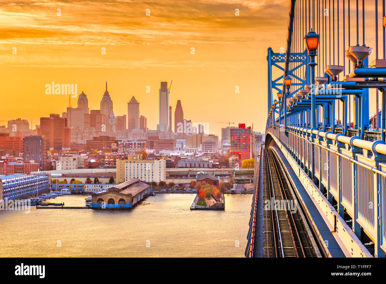 Skyline philadelphia train tracks hi-res stock photography and images ...
