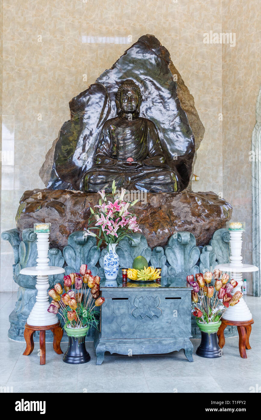 Buddha statue in Truc Lam Tay Thien Zen Buddhist Monastery at Tam Dao ...