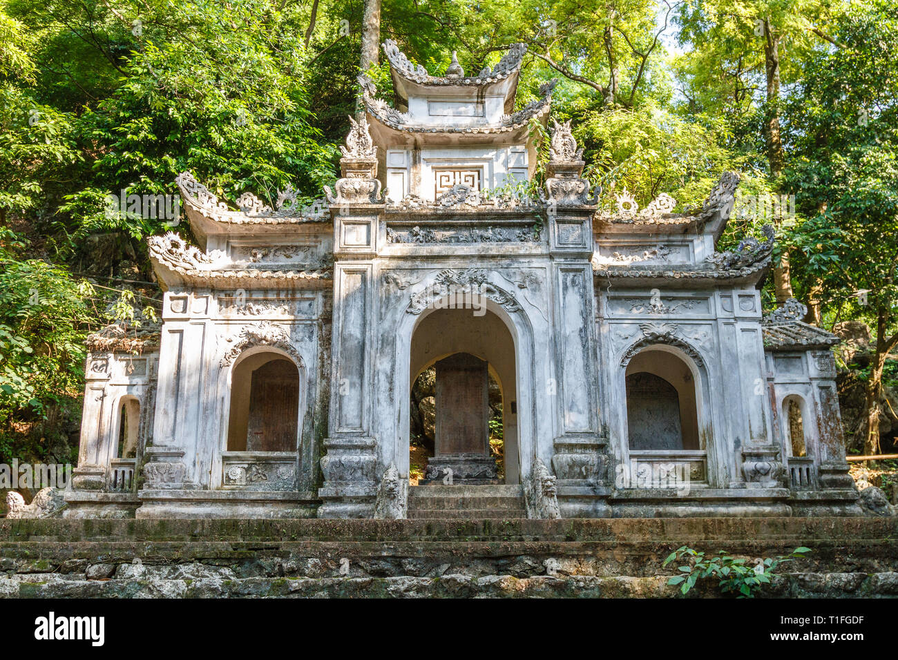 Huong pagoda vietnam hi-res stock photography and images - Alamy