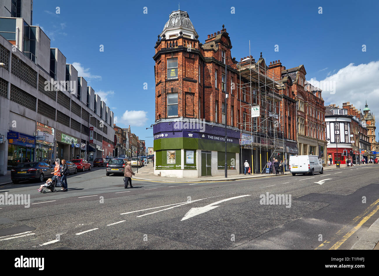 Rounded corner building hi-res stock photography and images - Alamy