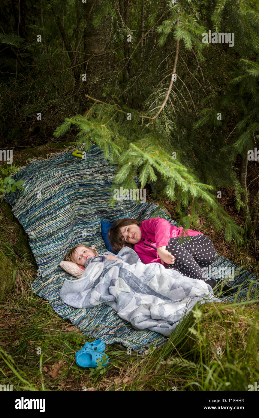 Girls lost hi-res stock photography and images - Alamy