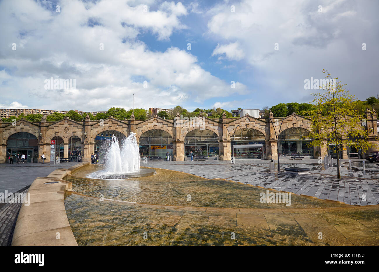 SHEFFIELD, ENGLAND - MAY 8, 2009: The view of the pedestrianised space ...