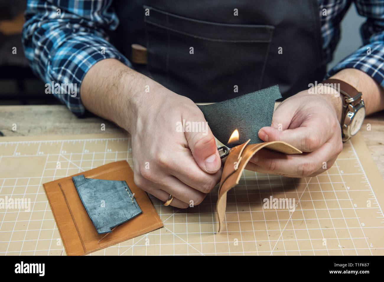 Master making leather wallet hi-res stock photography and images - Alamy