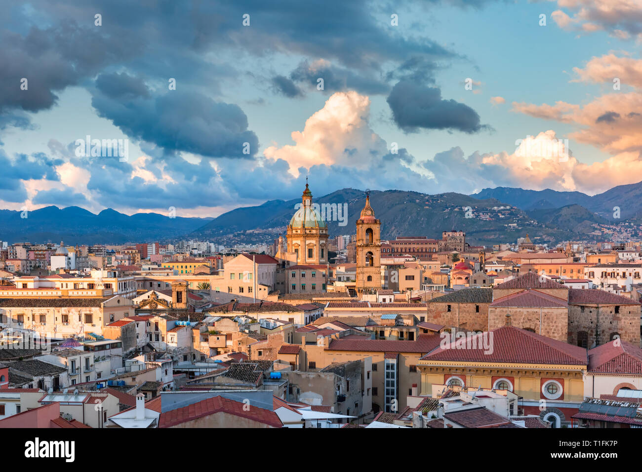 Palermo sicily and old city hi-res stock photography and images - Alamy