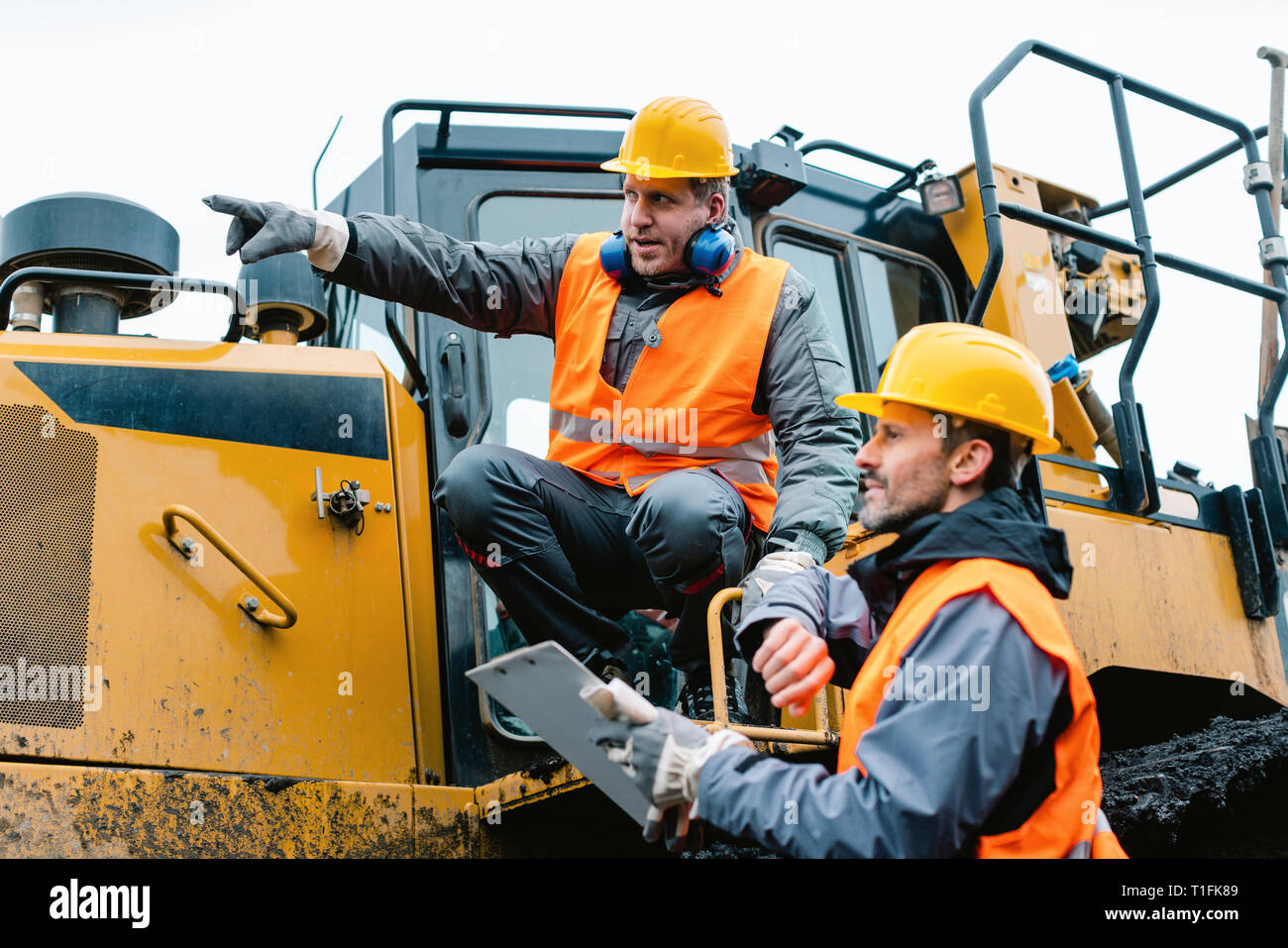 Machinery operation hi-res stock photography and images - Alamy